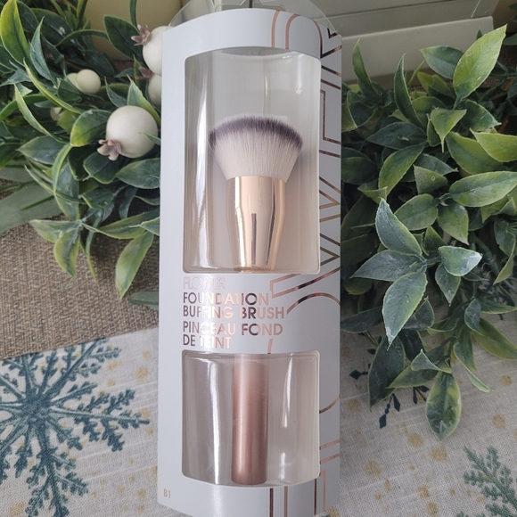 Flower | Makeup | Flower Foundation Buffing Brush New | Poshmark